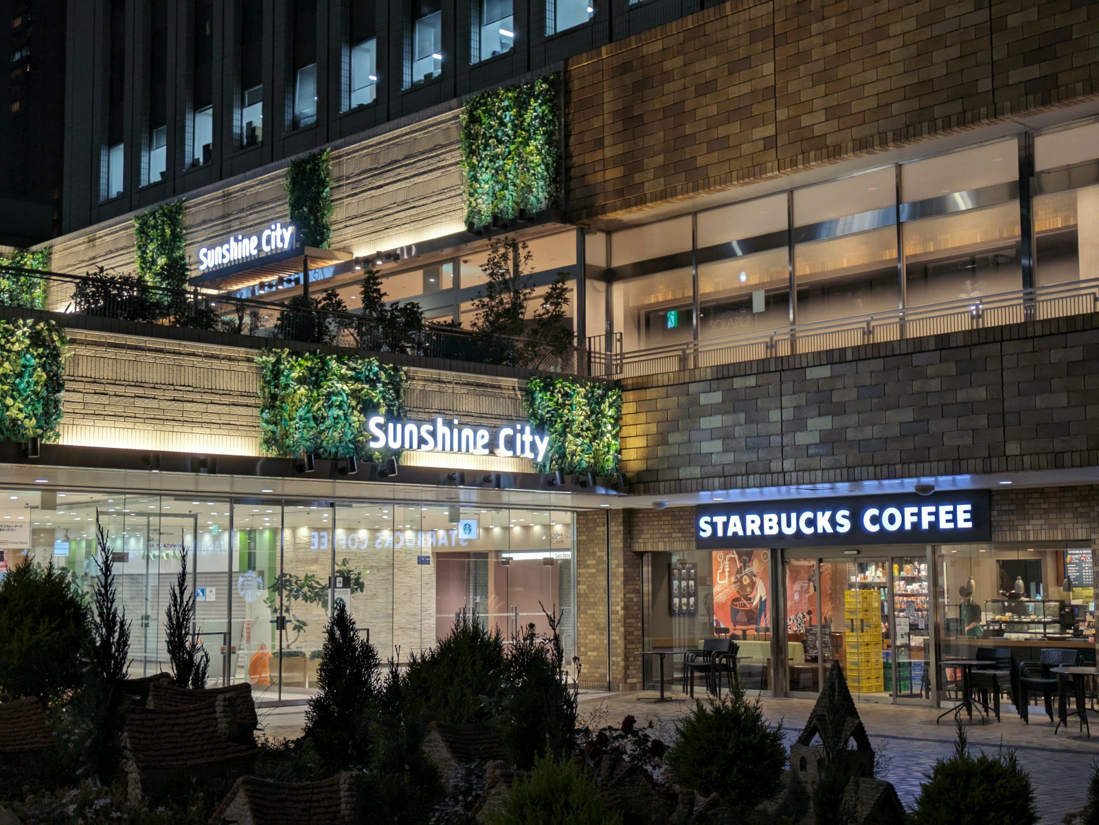 「POCO F6 Pro」「Pixel 8a」カメラ画質チェックでまさかの結果に、夜景を徹底的に撮り比べて手ブレ補正も検証 | Buzzap！